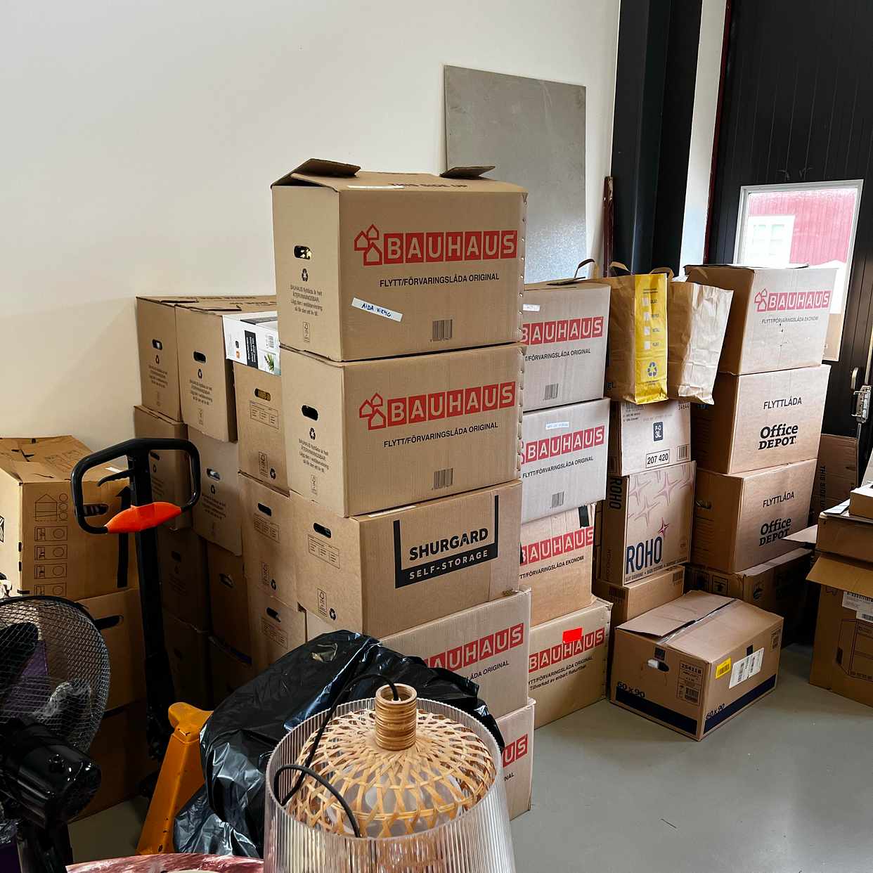 Flytta kartonger - - Tiptapp