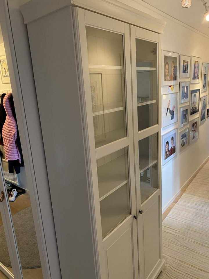 IKEA Liatorp vitrinskåp / - - Tiptapp
