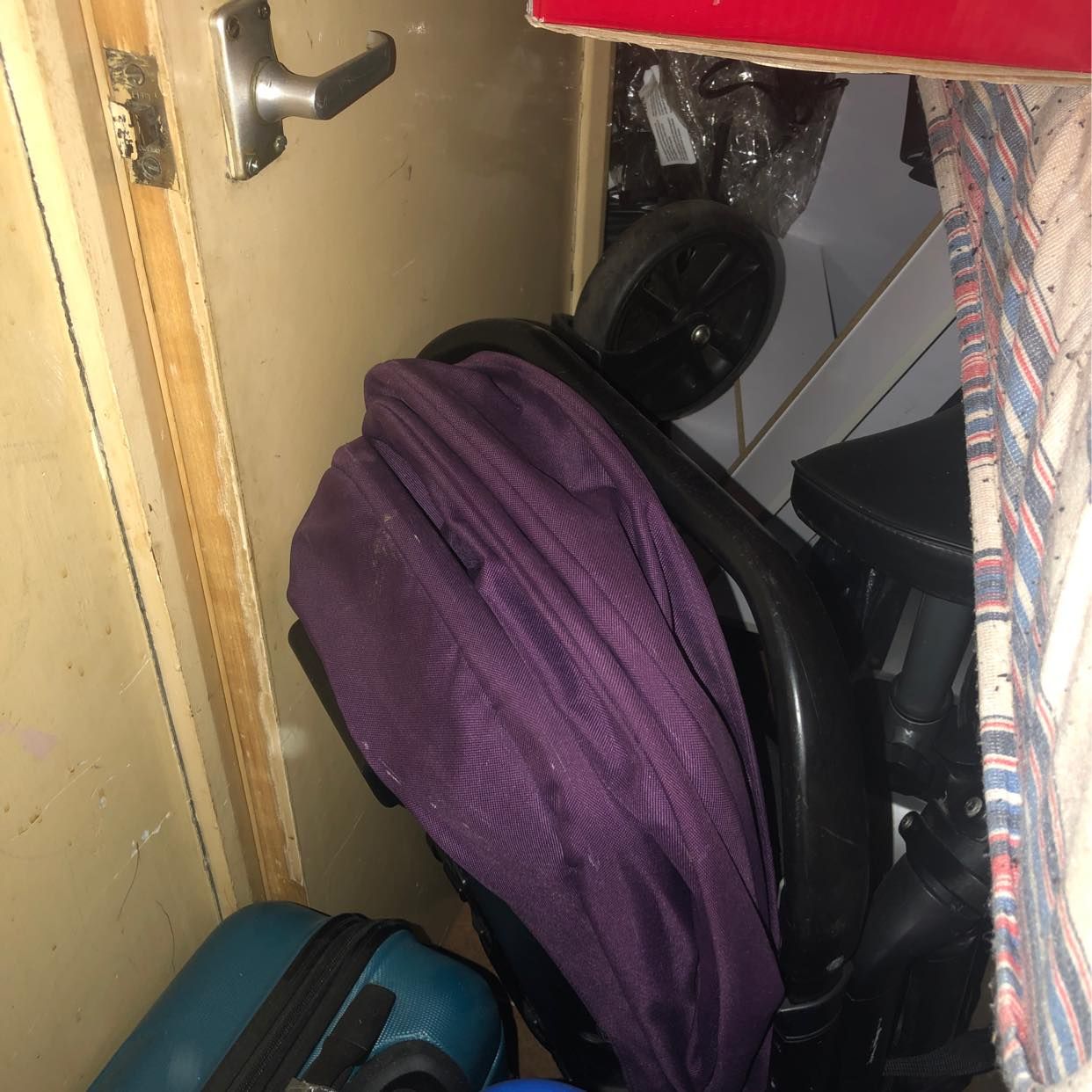 Buggies/ random furniture - Thornton Heath - Tiptapp