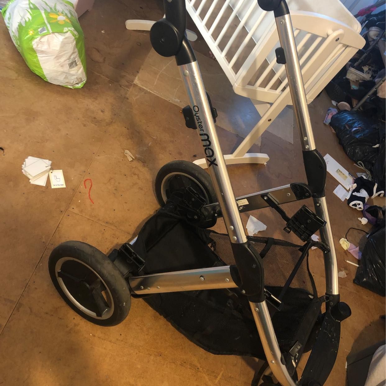 Buggies/ random furniture - Thornton Heath - Tiptapp