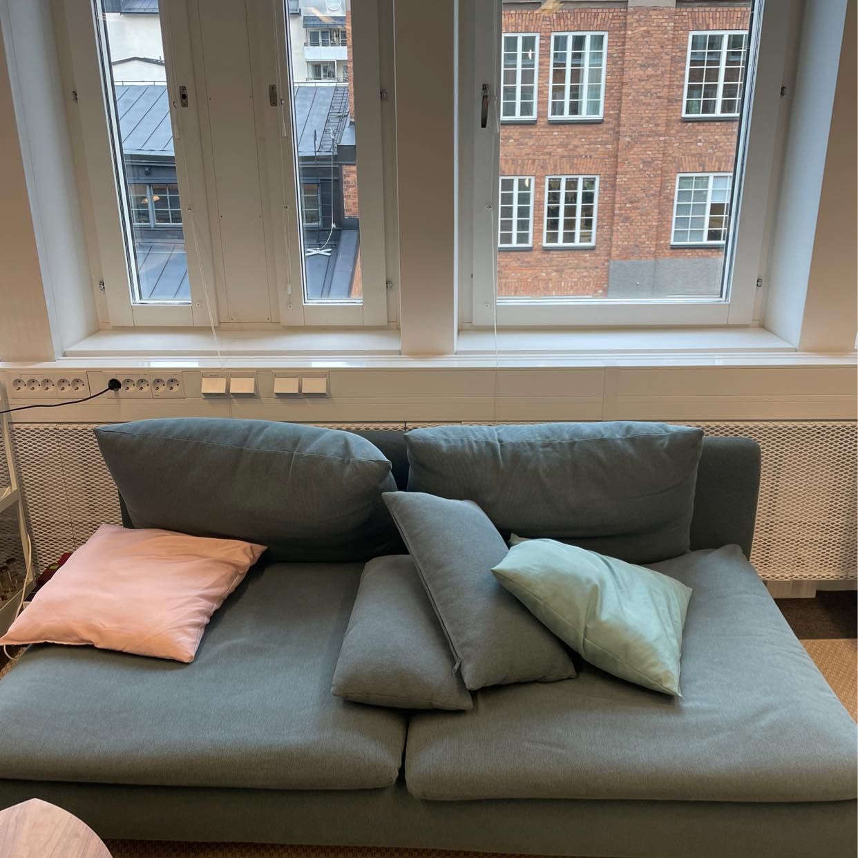 Move monitors, furniture - - Tiptapp