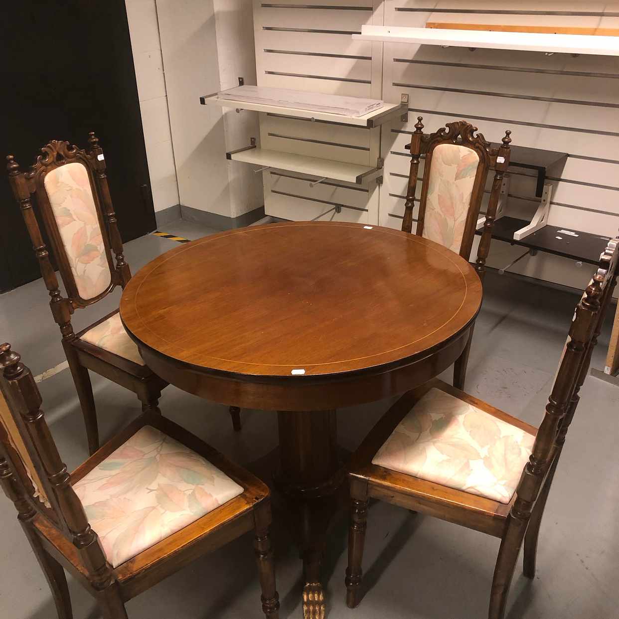 Säng plus matbord - - Tiptapp