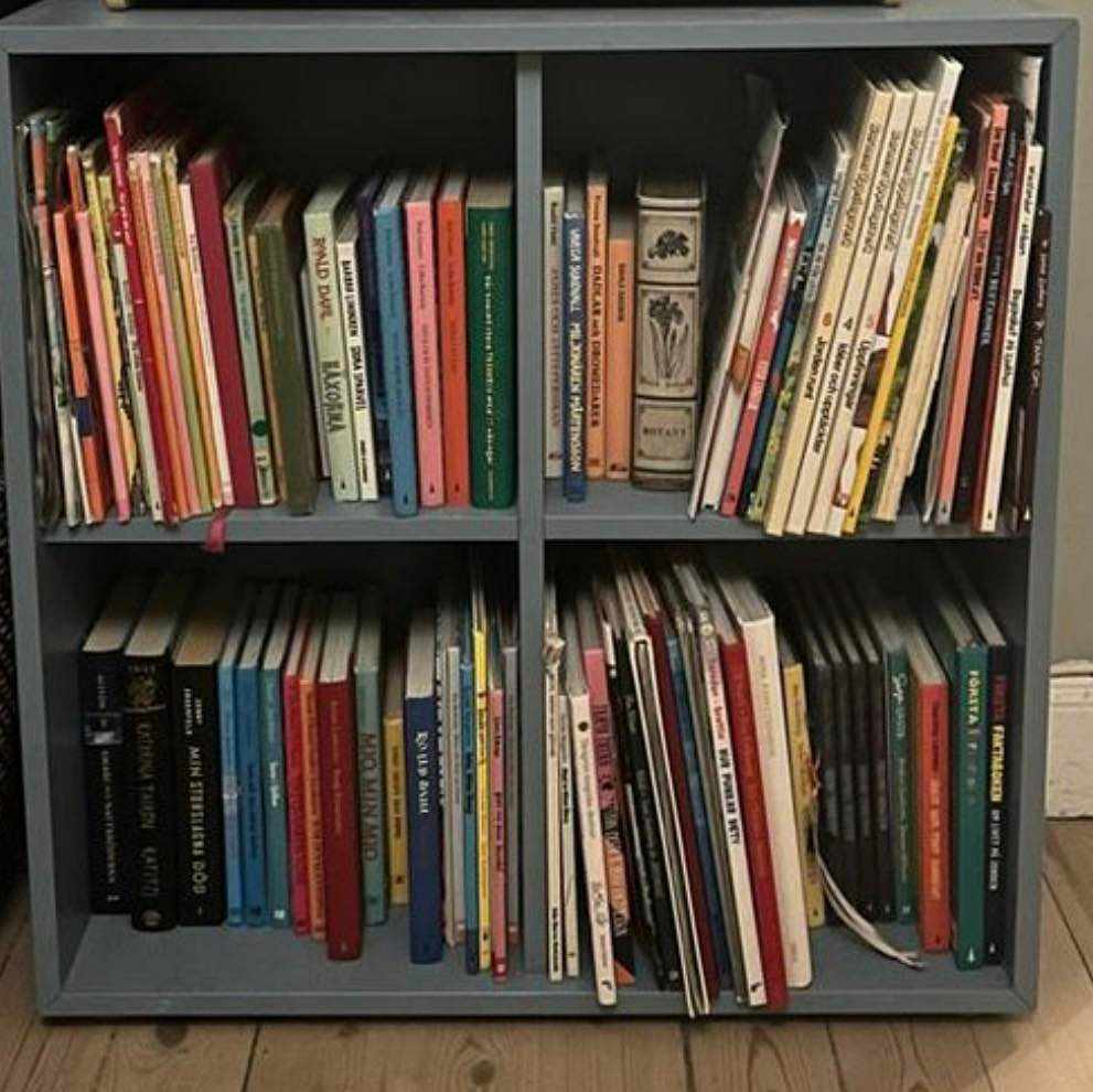 Liten bokhylla - - Tiptapp