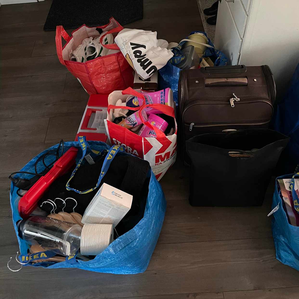 Dropping off stuff - - Tiptapp